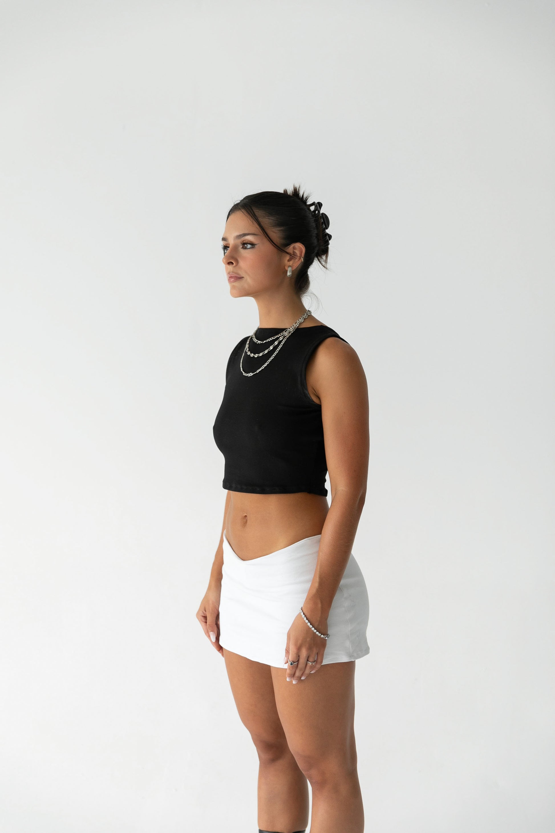 v-cut low rise skort – manu studio